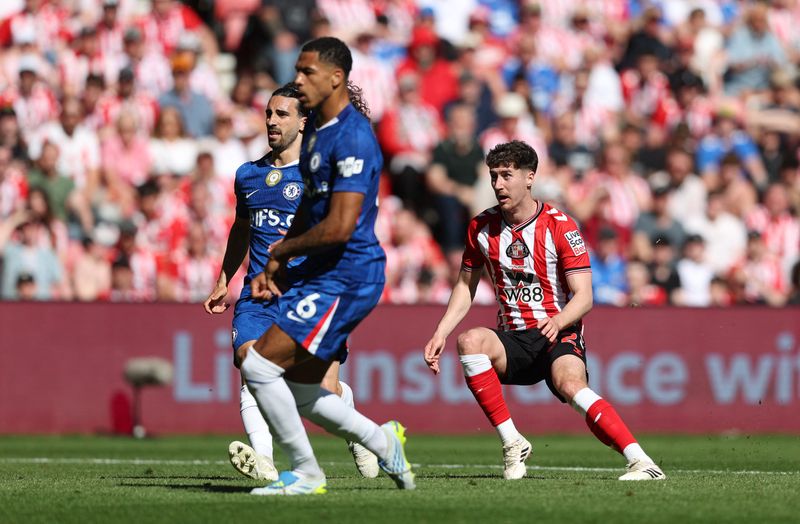 Soccer-Sunderland secure European spot with win over Chelsea