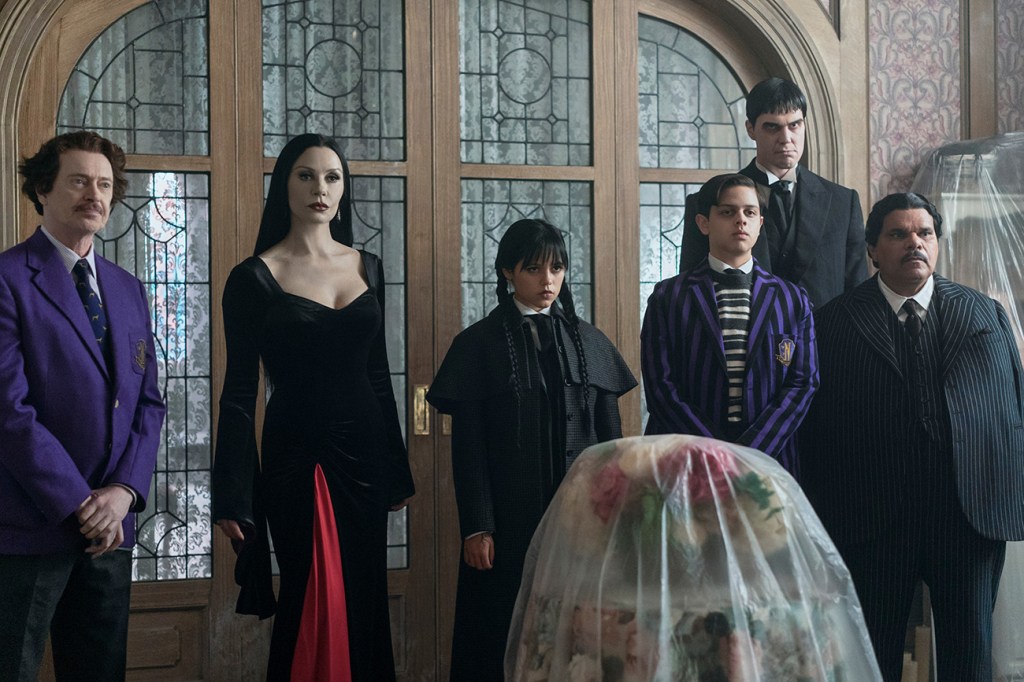 Jenna Ortega's McQueen suit brings gothic edge to "Wednesday" FYSEE