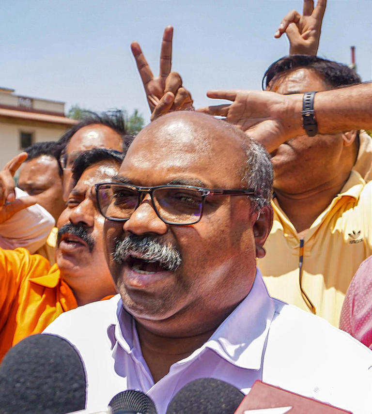 Shiv Sena (UBT) MLC Anil Parab alleges ₹1,400-crore scam in Dighi Port ...