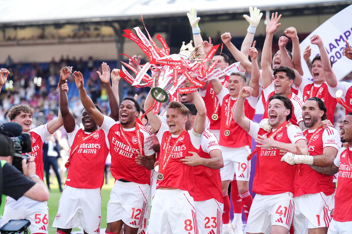 Arsenal Premier League trophy presentation - Live