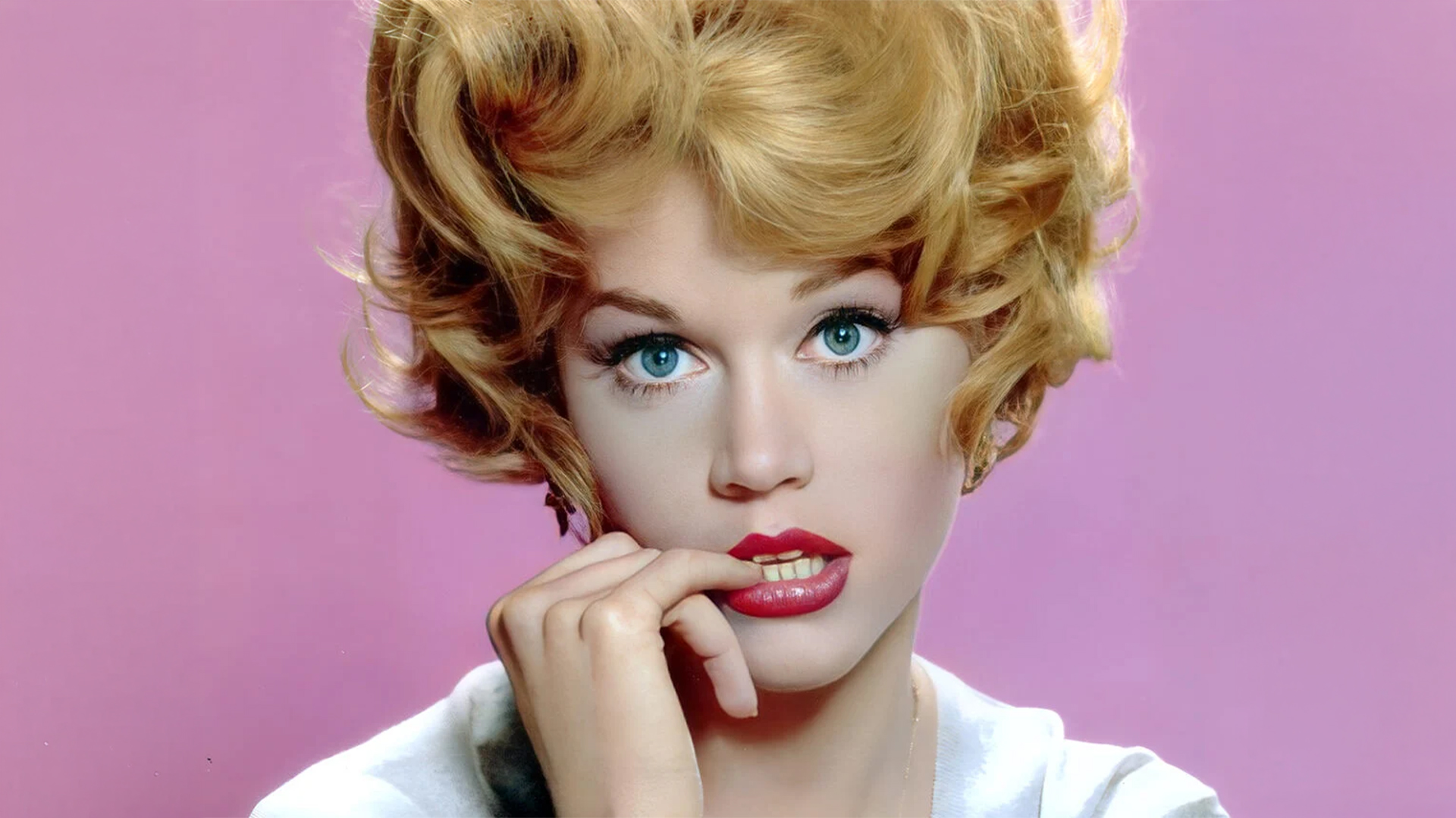 Young Jane Fonda had Hollywood completely obsessed with her beauty