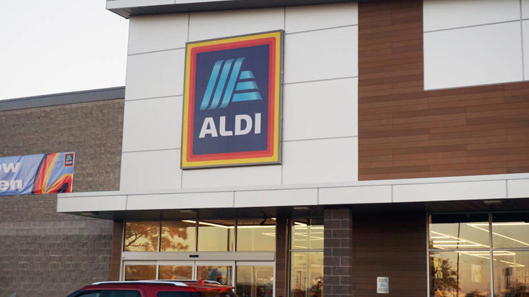 Aldi's vibrant outdoor rug is only $40 and will make your back patio ...