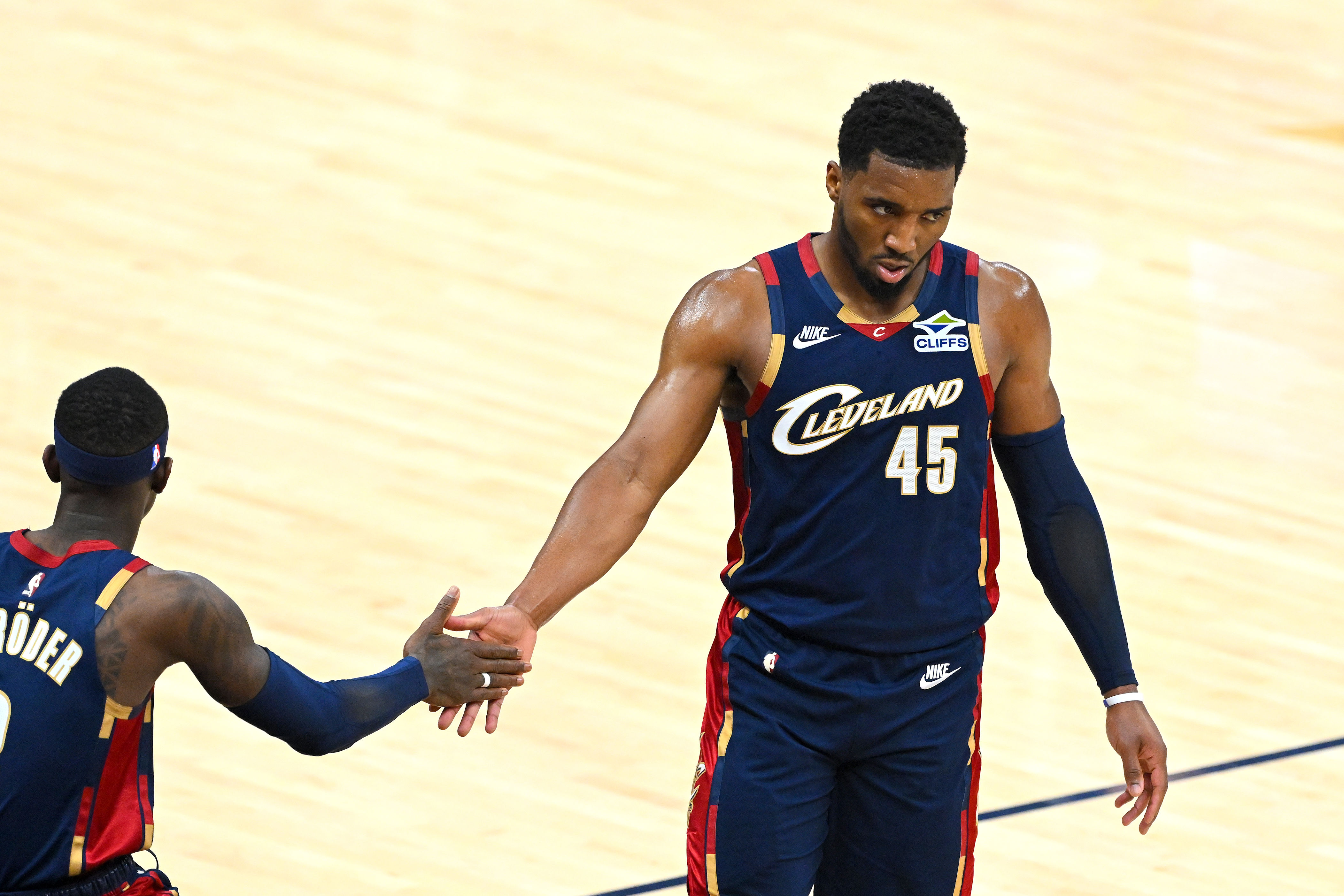 Donovan Mitchell reacts to 'Let’s go Knicks' chants in Cleveland