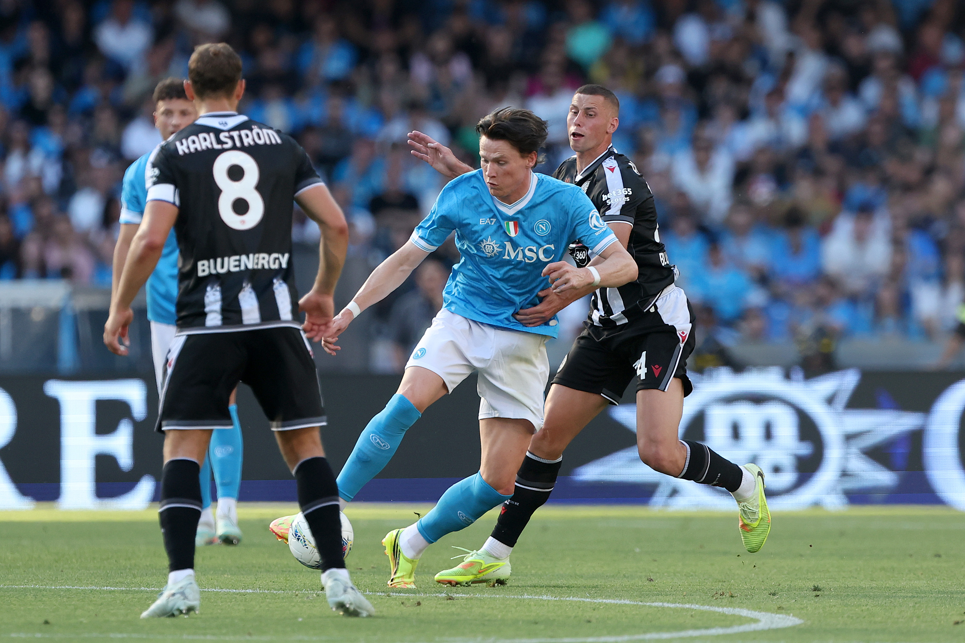 Scott McTominay and Scotland rival share smile after Serie A dust-up ...