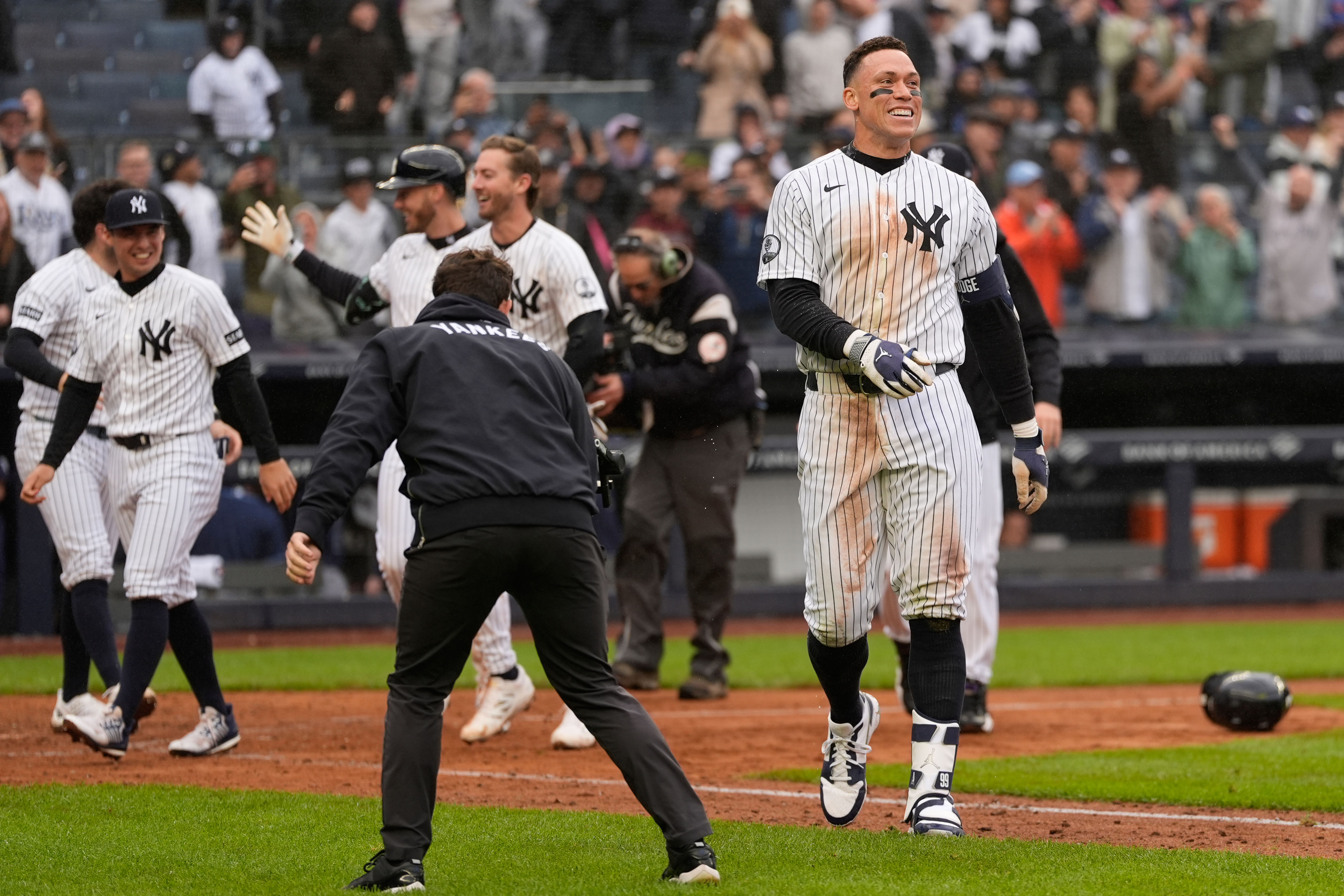 Aaron Judge stops 11-game homerless drought, 2-run walk-off homer in ...