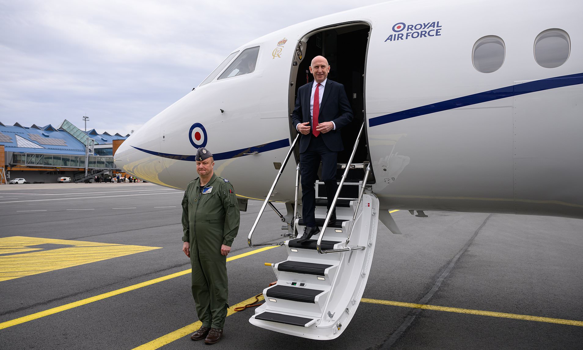 Russia jams signals of RAF jet carrying defence secretary - knocking ...