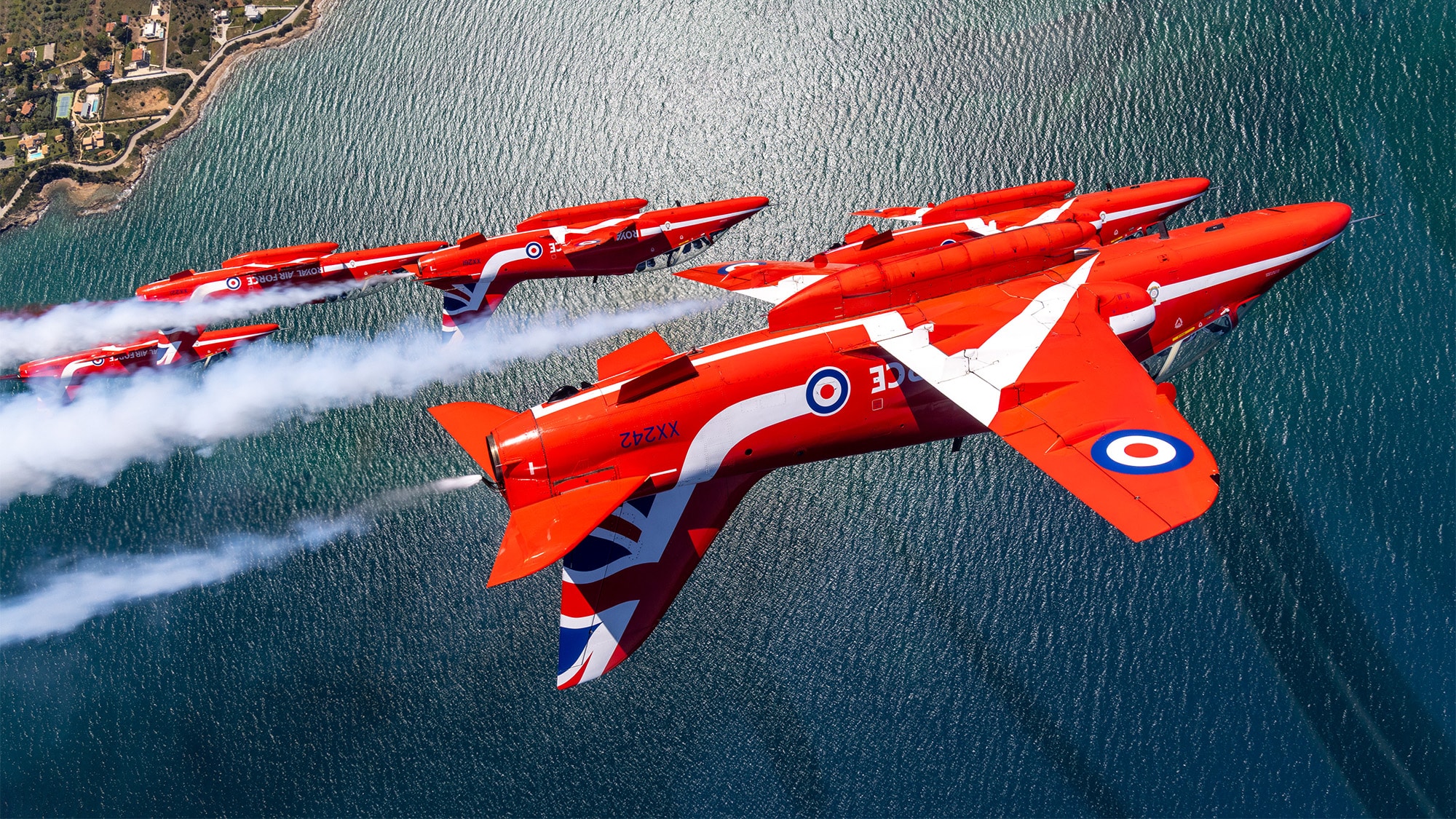Ageing Hawk T1s force Red Arrows down to seven jet formation for most ...