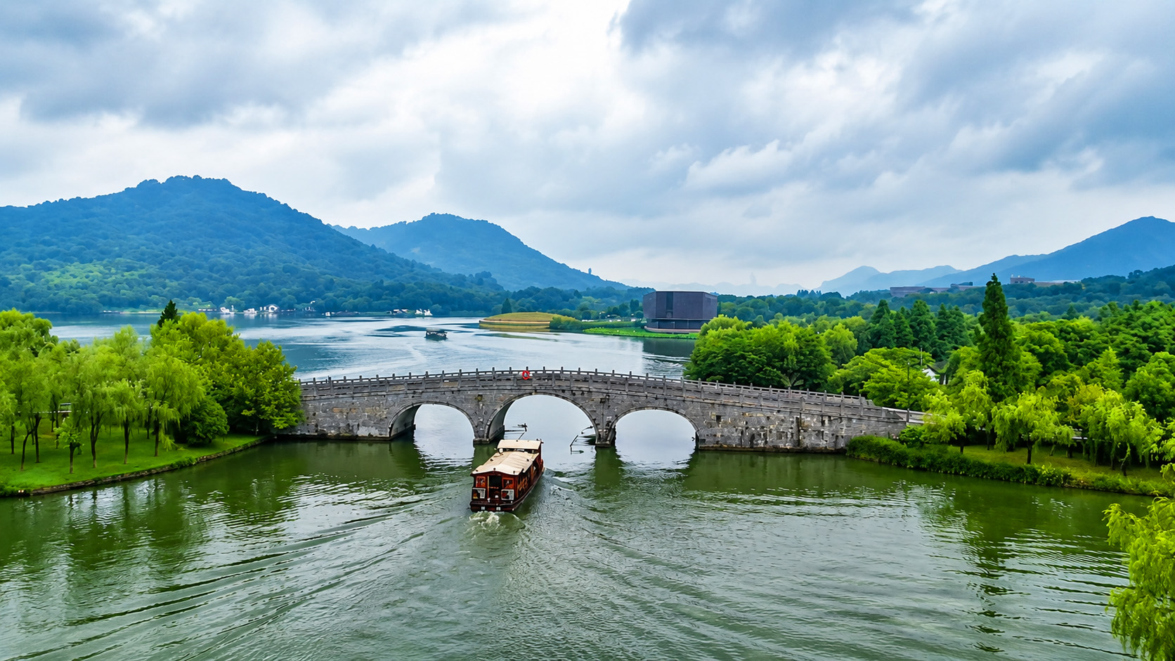 Xianghu Lake’s mirror-like waters beneath misty mountains