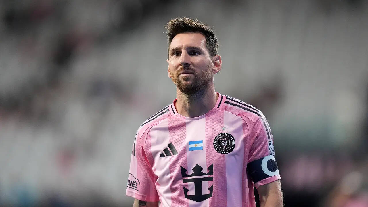 Fans fear FIFA World Cup blow after Lionel Messi's massive injury scare ...