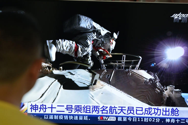 New crew arrives at Chinese space station
