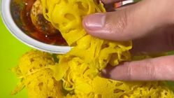 Viral di Medsos! Roti Jala Mak Limah bikin ketagihan, kuliner unik ...