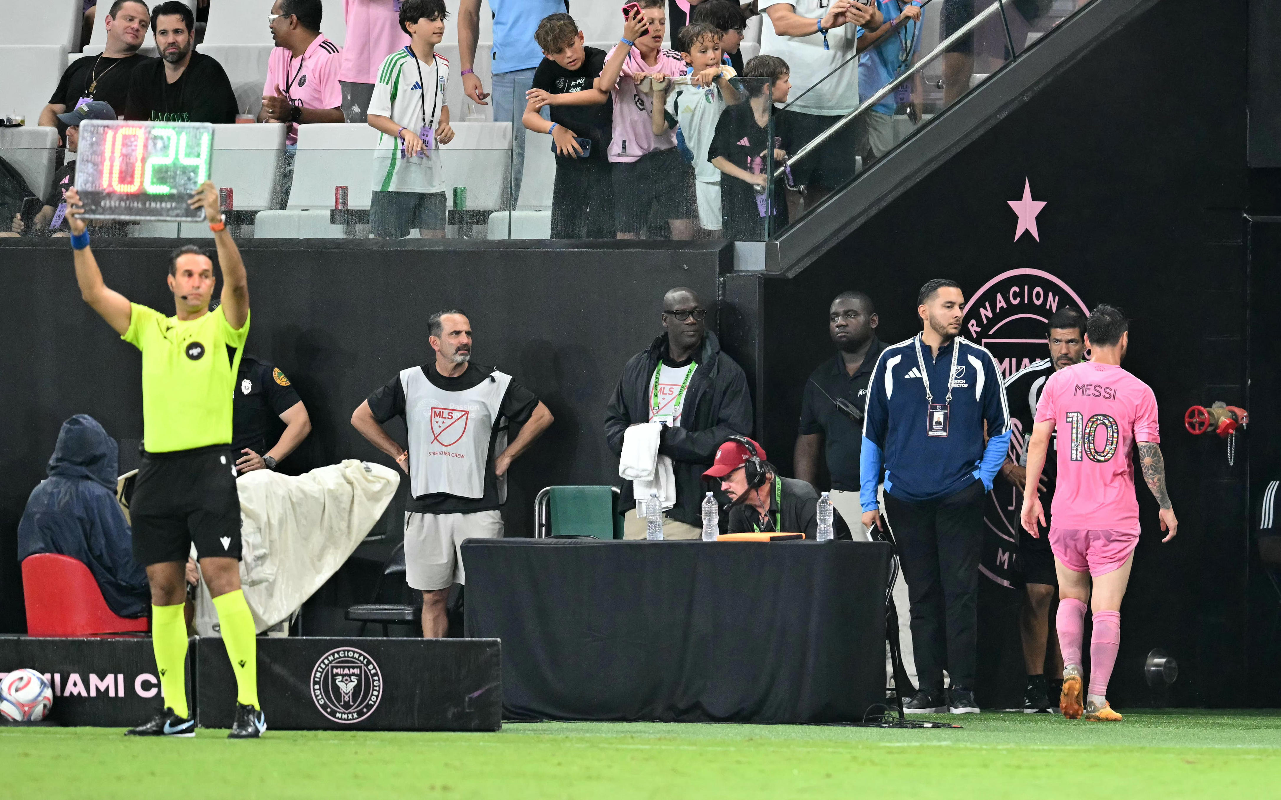Lionel Messi injury update: Argentina star asks out of final match ...