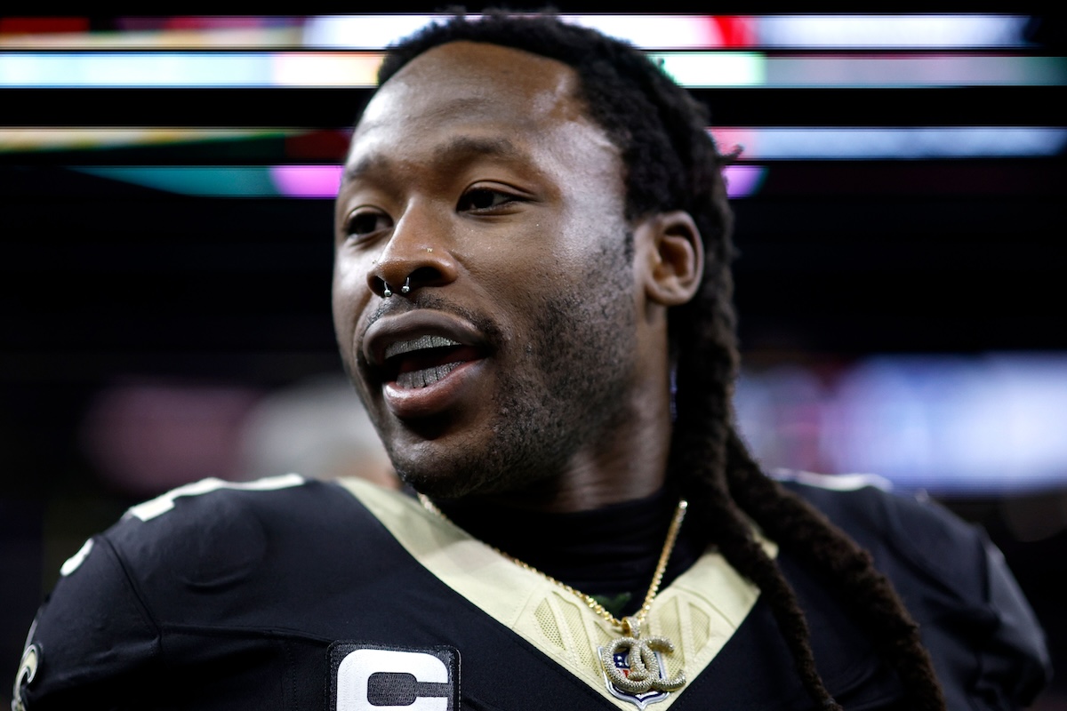 Alvin Kamara fakes injury at Savannah Bananas game amid Saints trade rumors