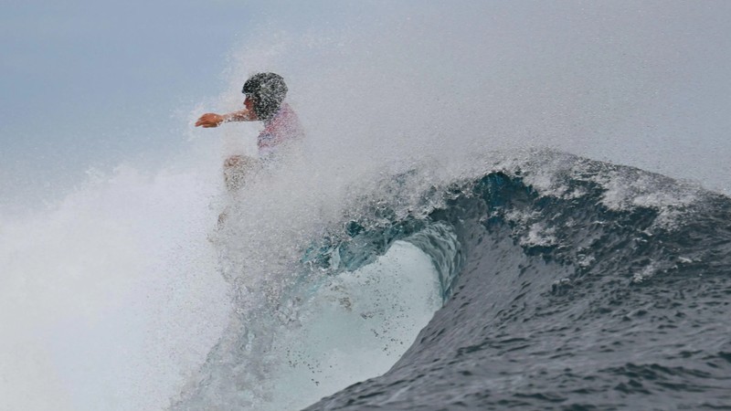 New Zealand surf event halted as sea creature bites photographer