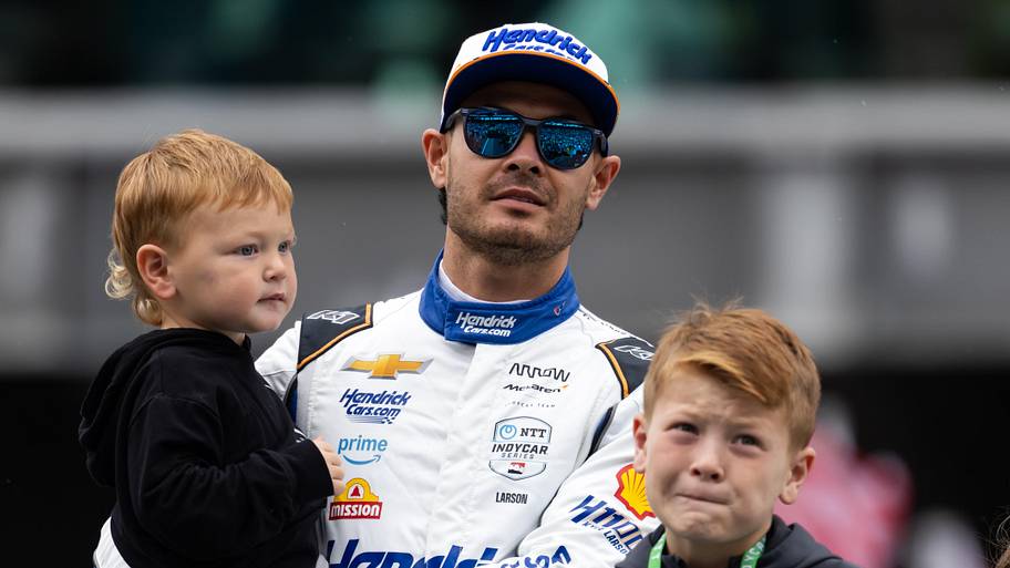 Kyle Larson's son consoling Brexton Busch at Coca-Cola 600 brings fans ...