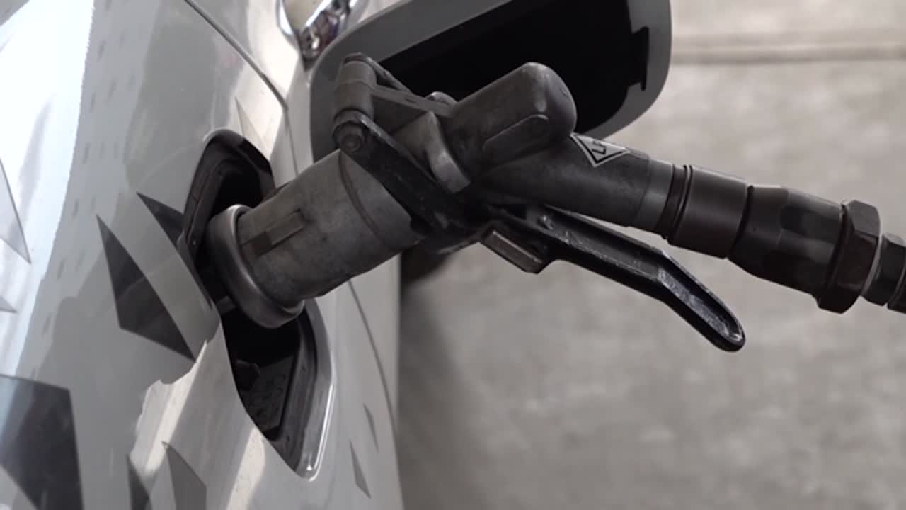 Araç sahiplerine güzel haber! Benzine dev indirim geliyor