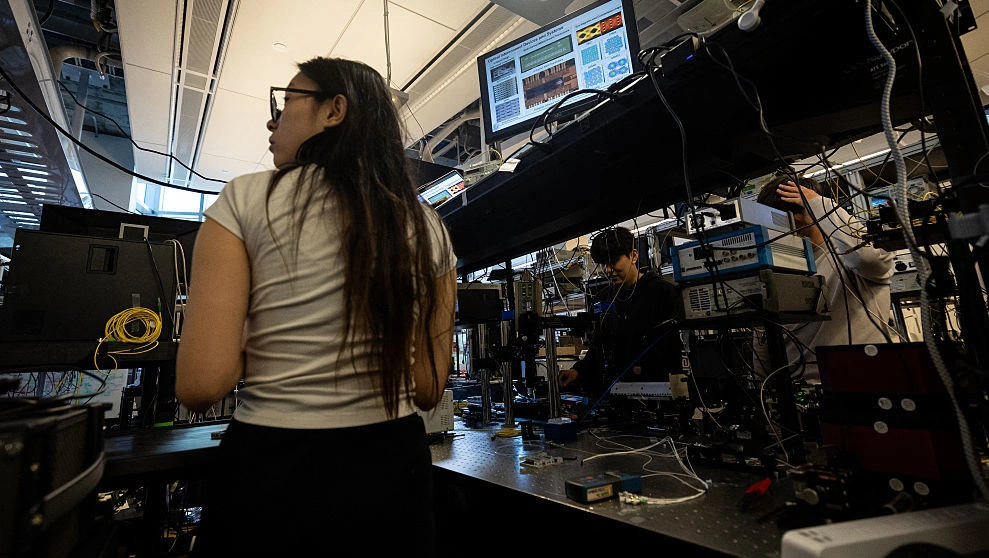 New light-based chip switch achieves record-low energy use