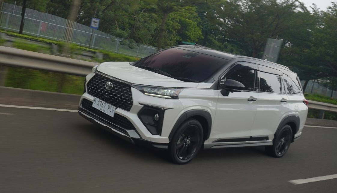 Toyota Veloz hybrid yang terbaik di kelas low MPV Otomotif Award 2026