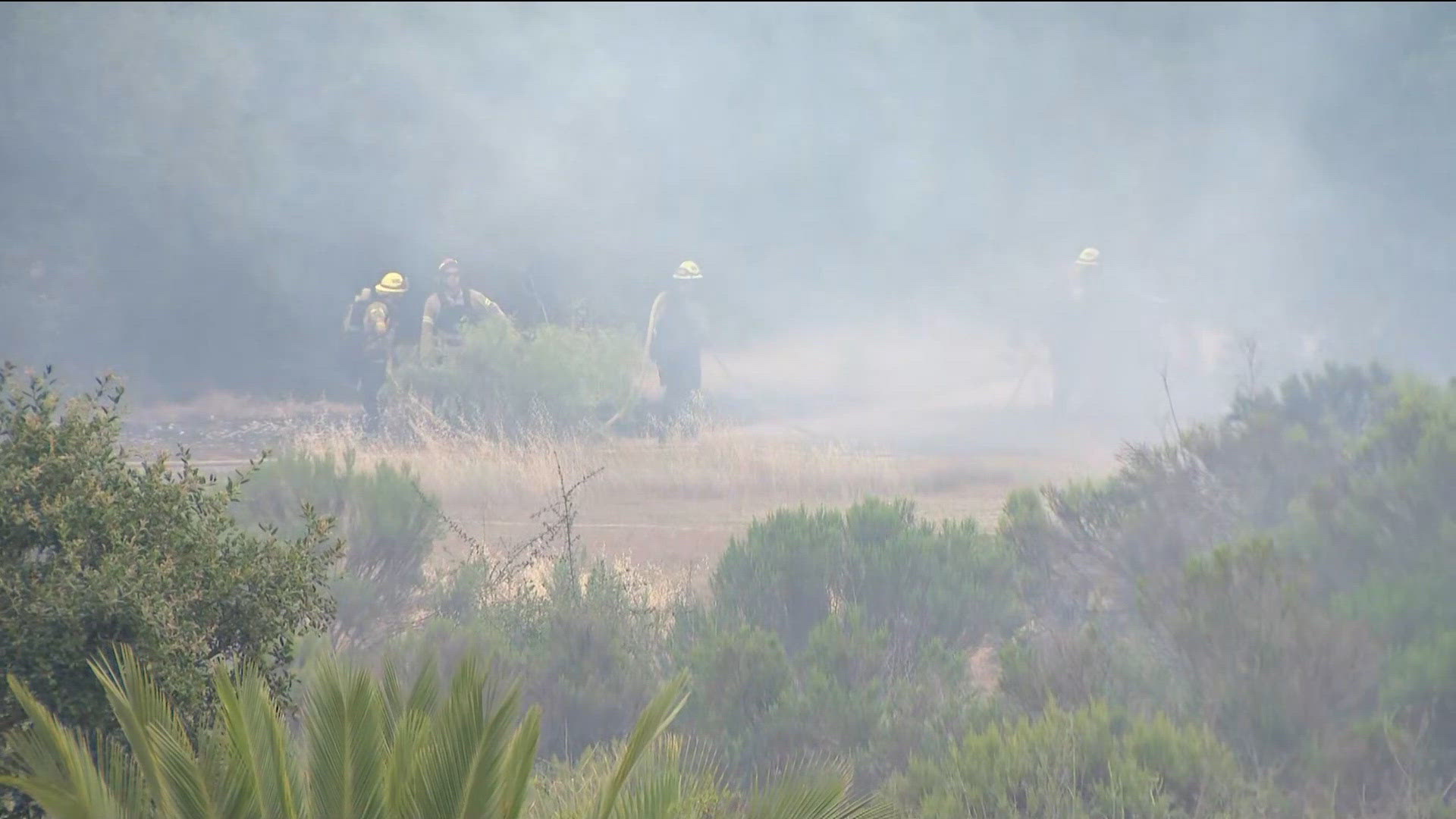 Fire crews battle brush fire in Rancho Peñasquitos, no structures ...
