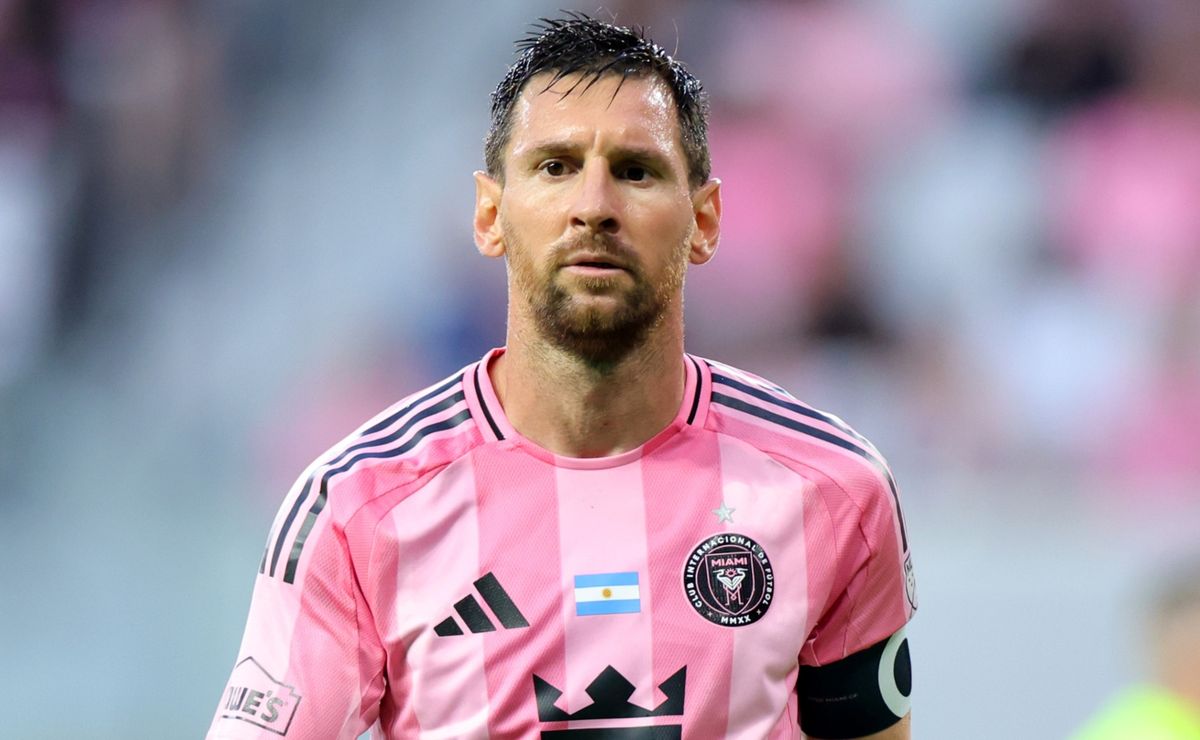 Video: Lionel Messi forced off due to injury in Inter Miami vs ...