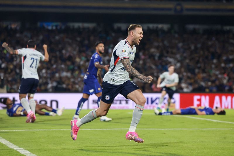 Soccer-Cruz Azul beat Pumas to win Liga MX Clausura title