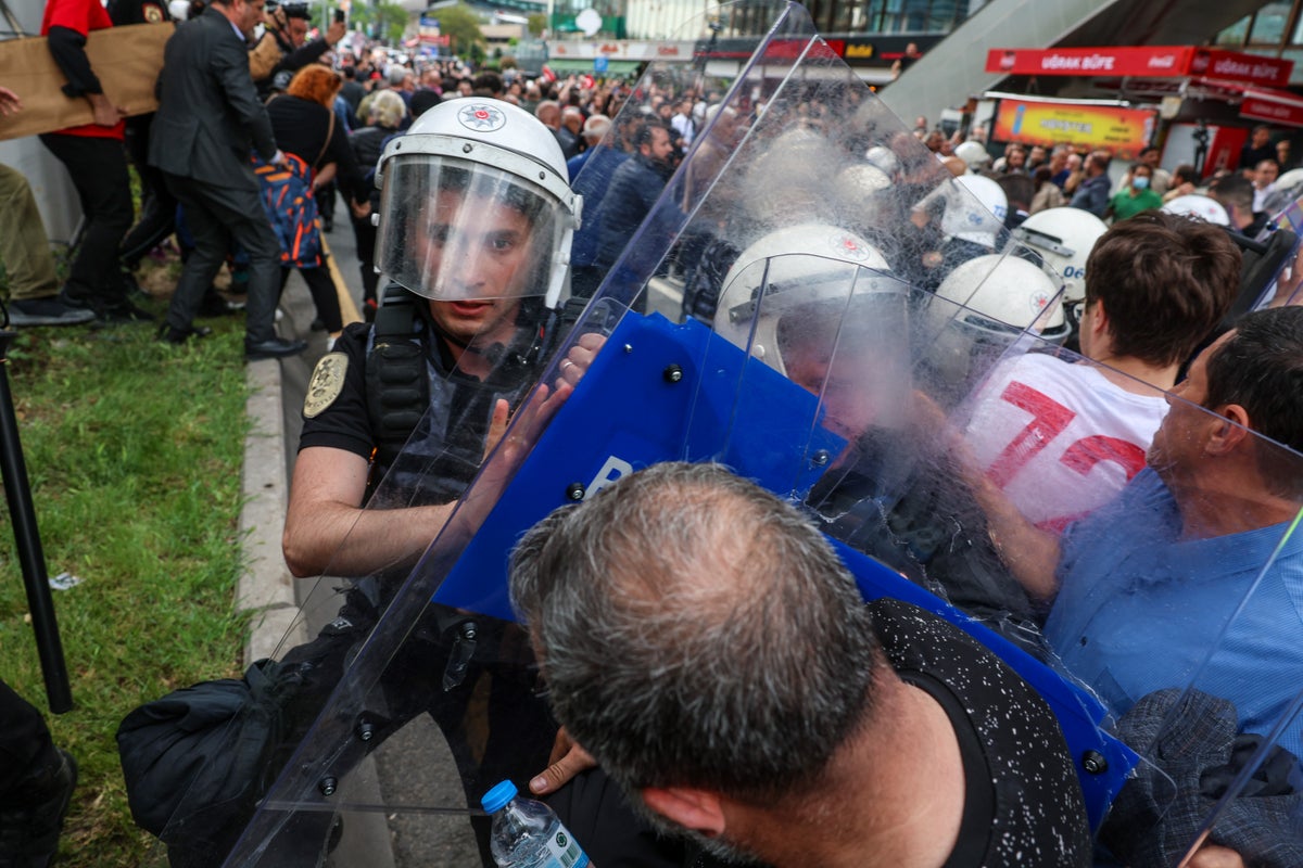Turkish police storm opposition party offices over leadership dispute