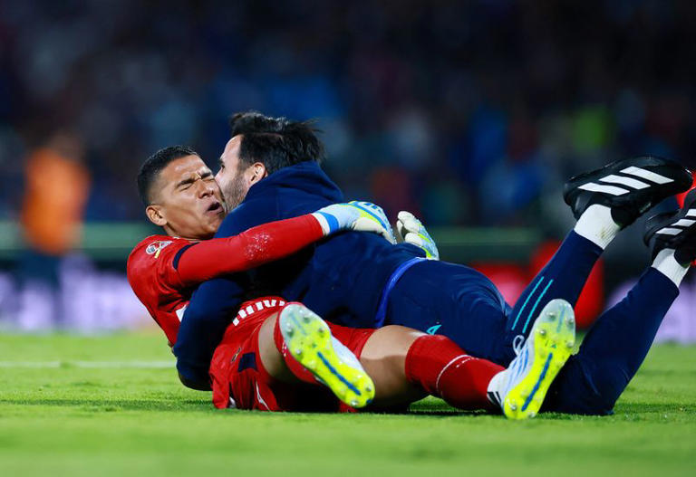 Soccer-Cruz Azul beat Pumas to win Liga MX Clausura title