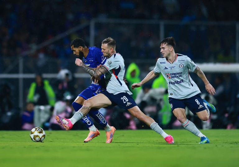 Soccer-Cruz Azul beat Pumas to win Liga MX Clausura title
