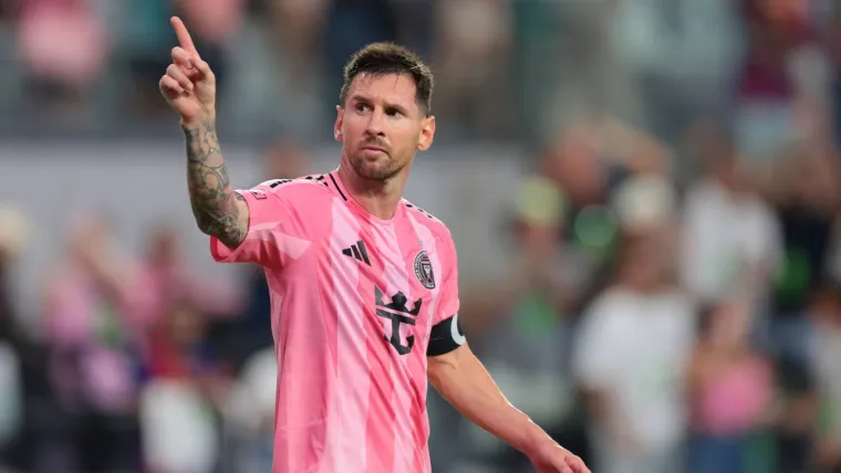 Lionel Messi injury update: Inter Miami star grabs at leg, exits MLS ...