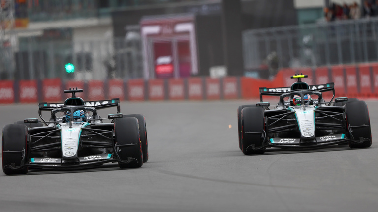 Hatalmasat csatázott a két Mercedes Kanadában, végül Russell technikai ...