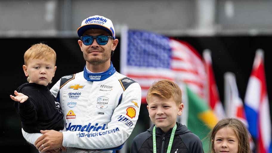 Kyle Larson's son consoling Brexton Busch at Coca-Cola 600 brings fans ...