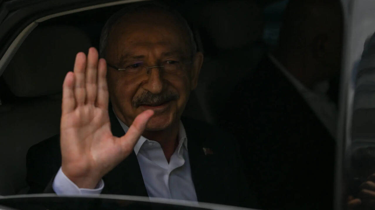 Turkish police raid opposition CHP offices amidst tensions with government