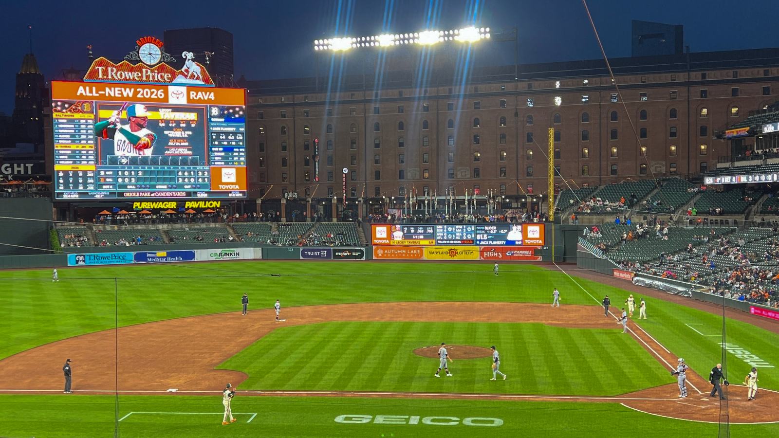 Orioles stink, but at least John Oliver is having a good time at Camden ...