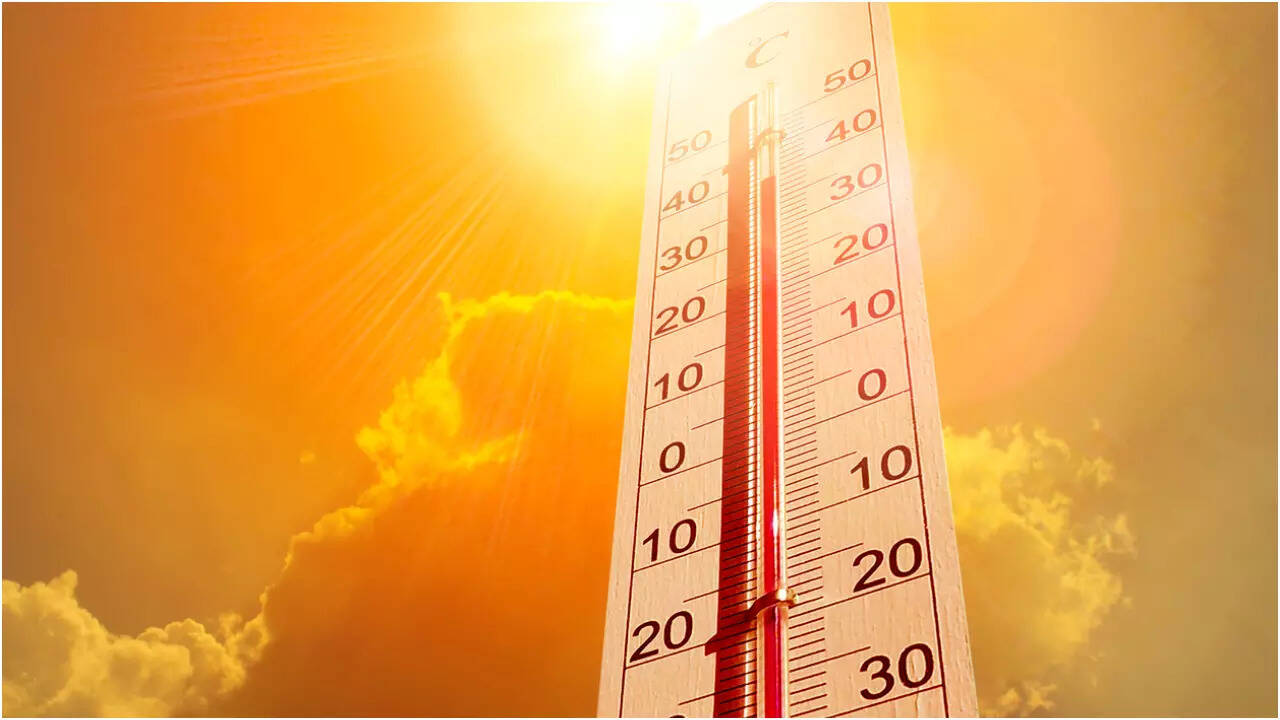 Delhi weather today: 45°C scorching spell continues; IMD issues ...