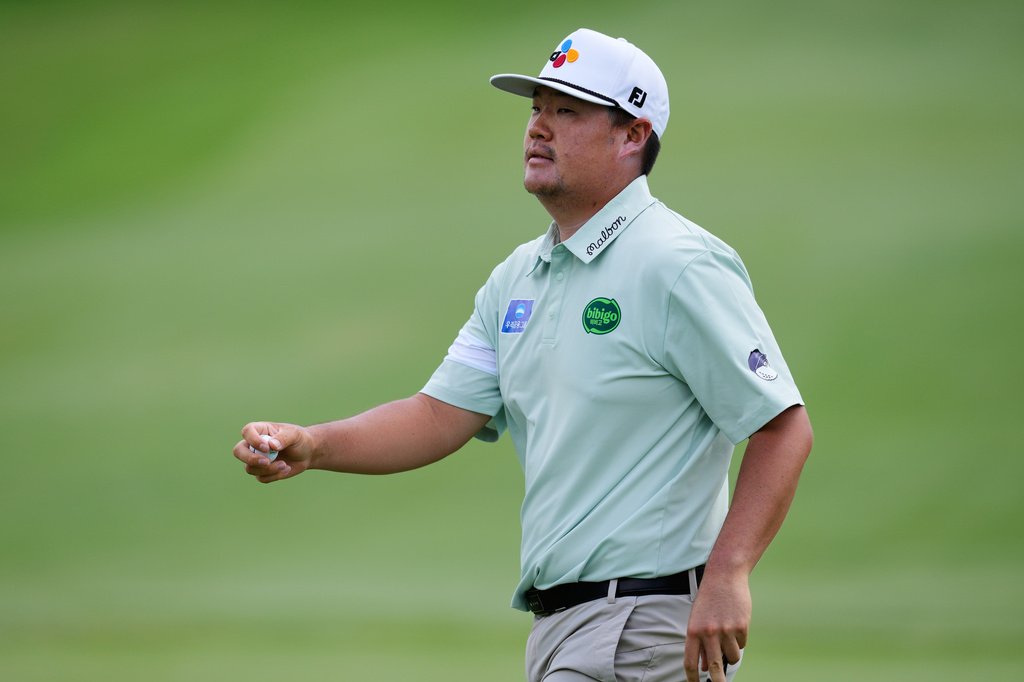Wyndham Clark shoots 60 to win Byron Nelson, pulling away from Si Woo ...