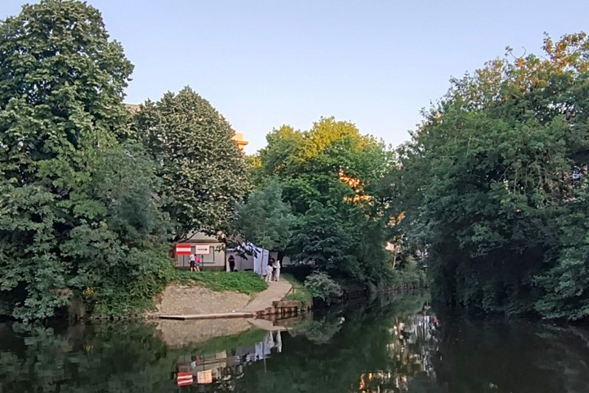Un enfant retrouvé mort avec un linge autour du cou dans un buisson en ...