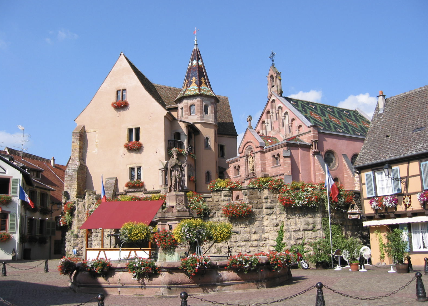 The French village built in concentric circles where residents paint ...