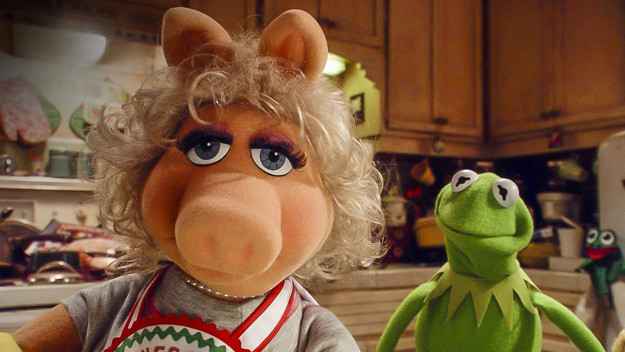 Kermit sees Miss Piggy's sad alternate life – It's a Very Merry Muppet ...