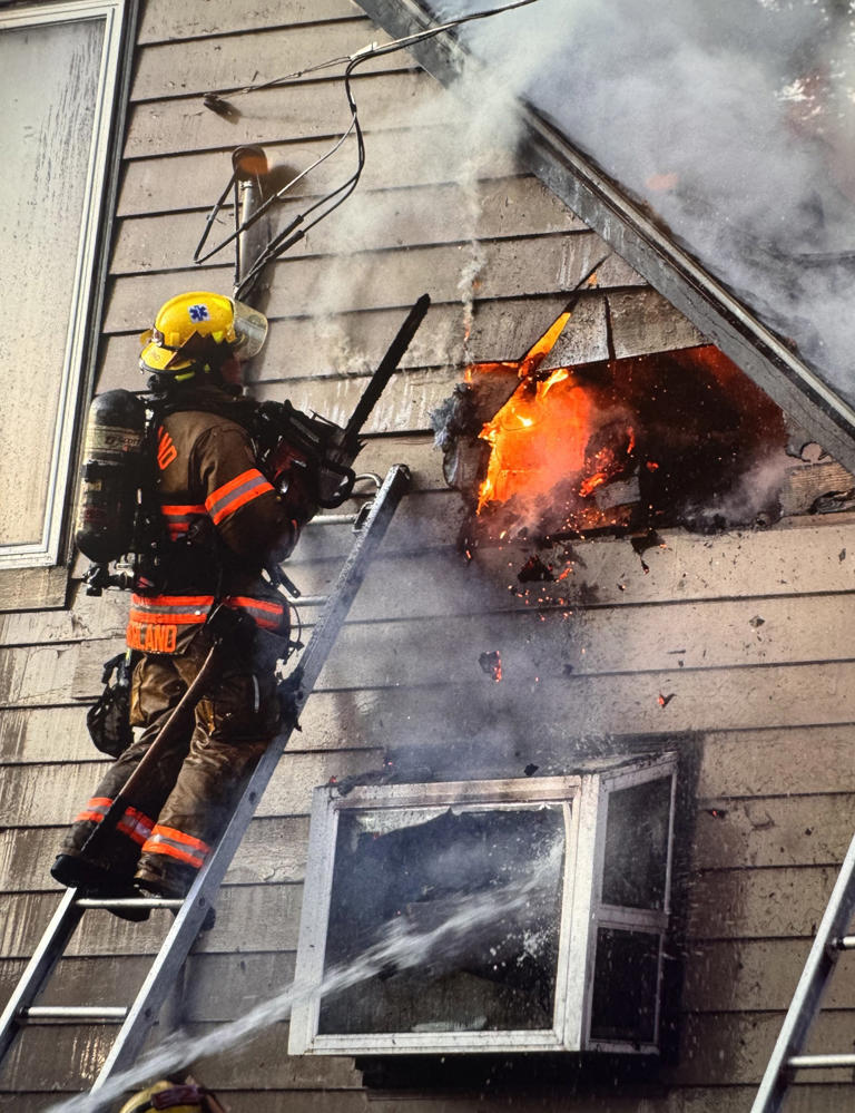 1 dead after N Portland house fire, 2nd person hurt after jumping from ...