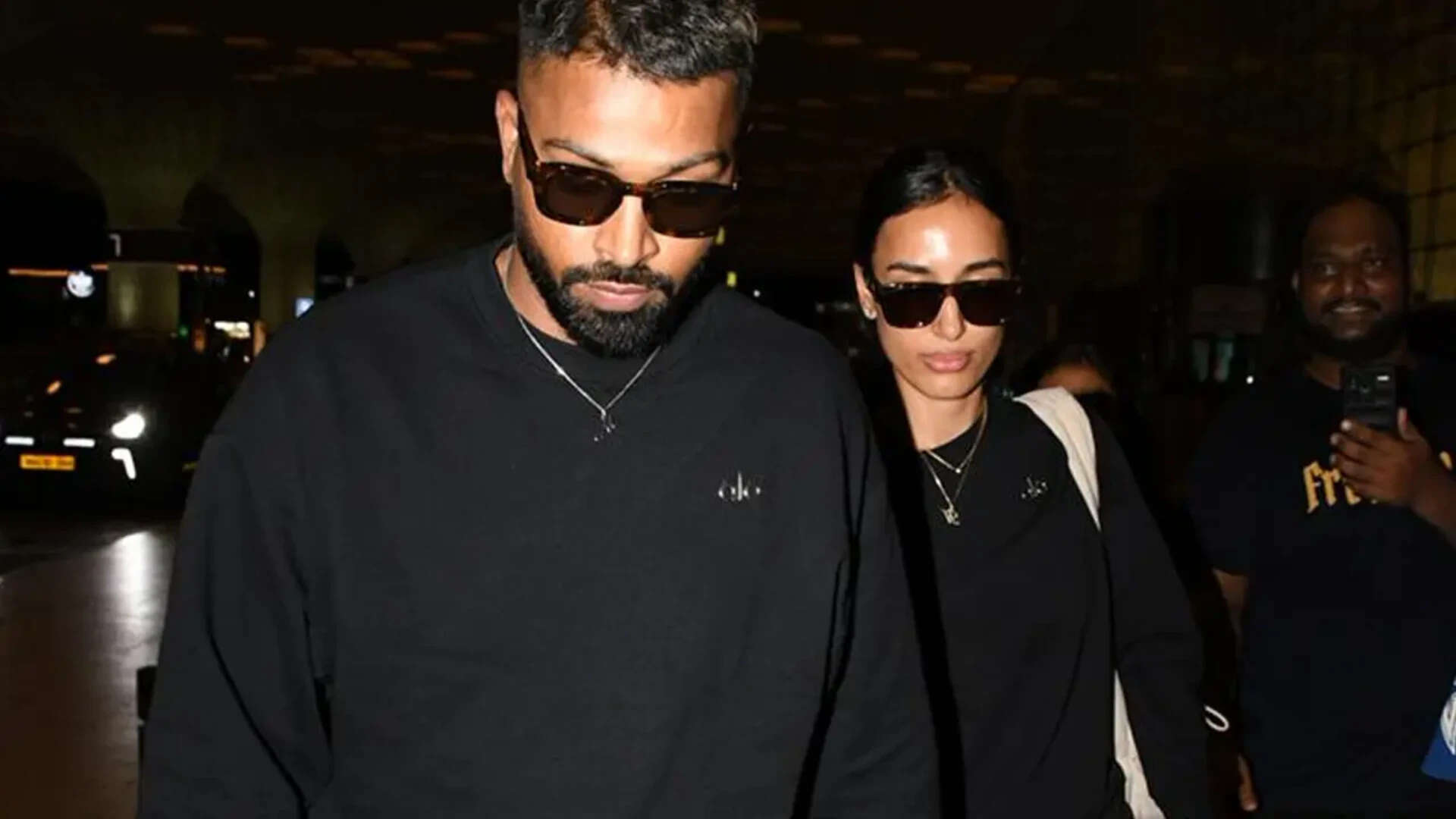 Hardik Pandya and Mahieka Sharma hold hands as they jet out of Mumbai ...