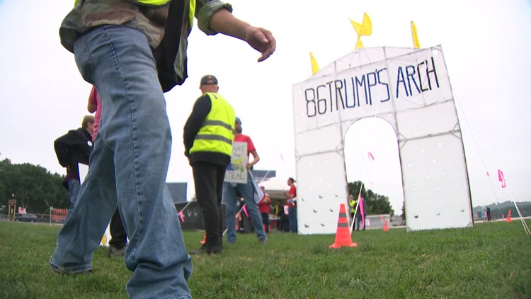 Protesters rally against proposed Trump triumphal arch near National ...