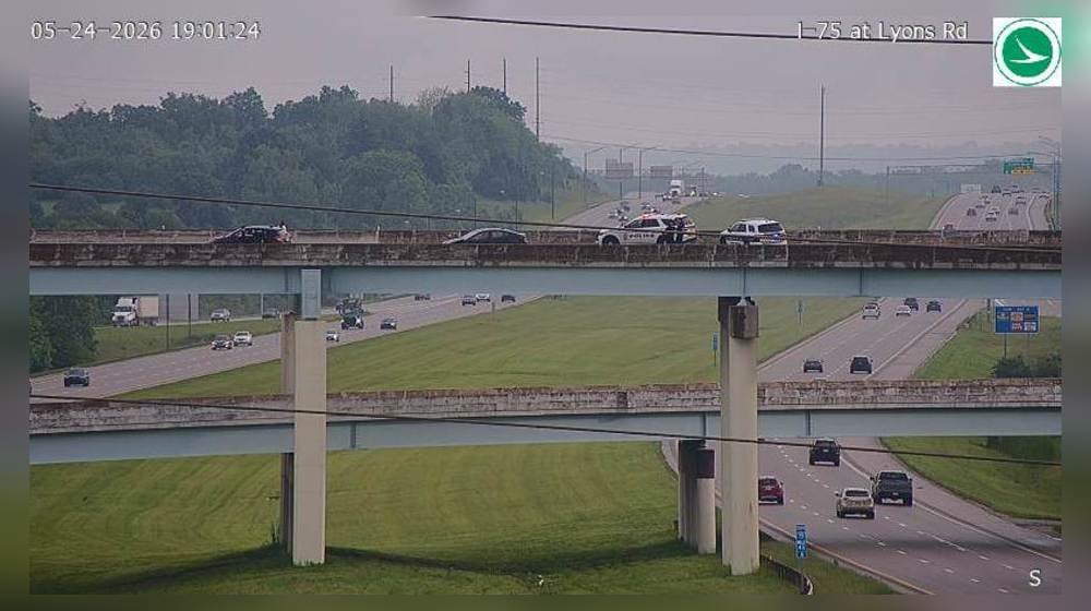 Officers close I-75 ramp due to crash