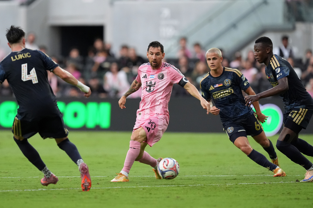 Messi leaves midway through second half, grabs at leg, Inter Miami ...