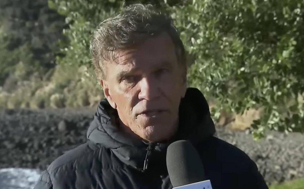 New Zealand surfing event halted after water photographer bitten