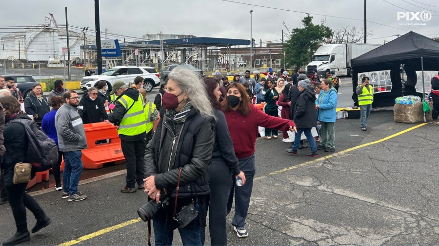 Protesters barricade entrance to Newark ICE detention facility