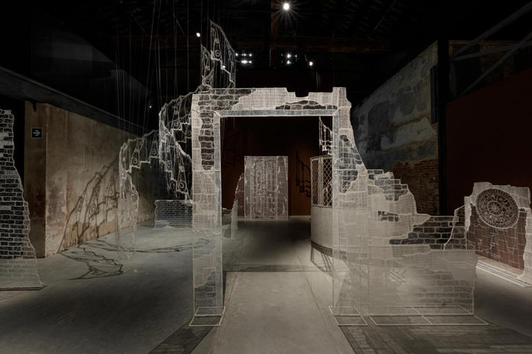 Threads of memories: Artist weaves in gossamer demolished Delhi home in ...