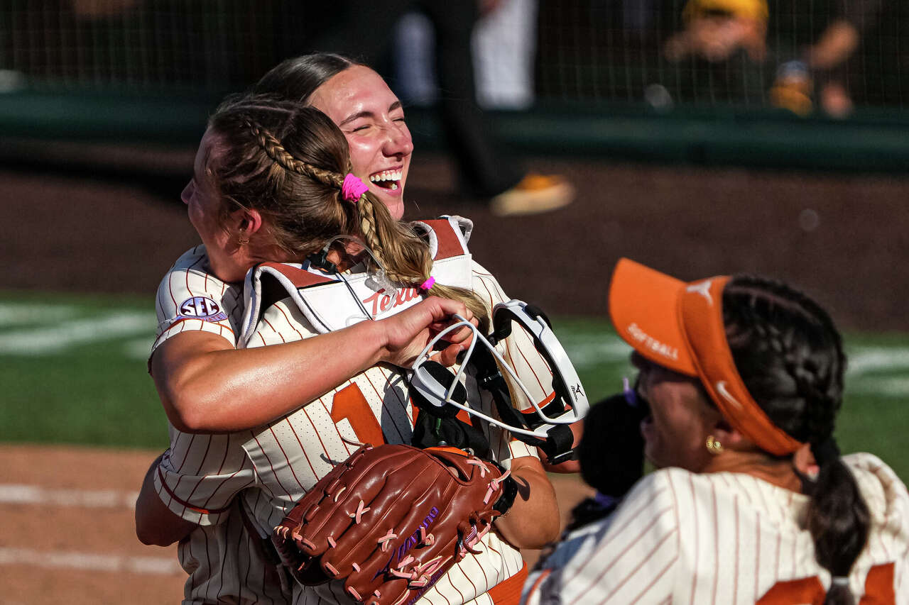 'Absolute rock stars': Texas softball fans talk 'dynasty' after WCWS ...