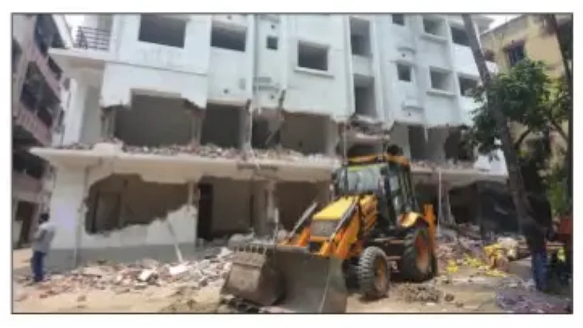 KMC launches sweeping bulldozer crackdown on illegal buildings