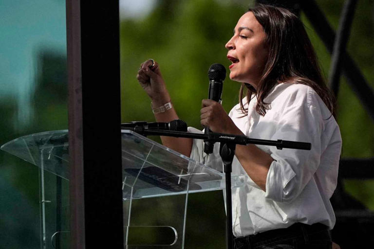 AOC demands New Yorkers 'pull up' to Alabama while speaking behind ...