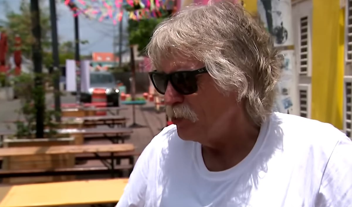 Johan Derksen moet 'rennen voor zijn leven' op Curaçao: 'Ze werden heel ...